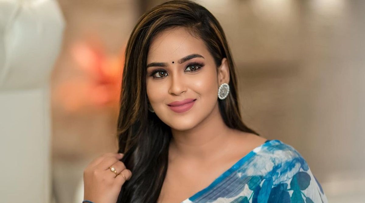 Serial actress Kanmani Manokaran who bought a new car. Congrat