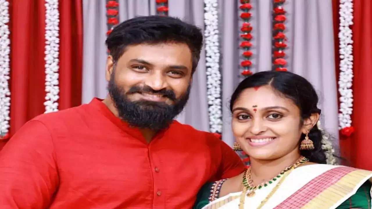 mirchi senthil and srija in new business